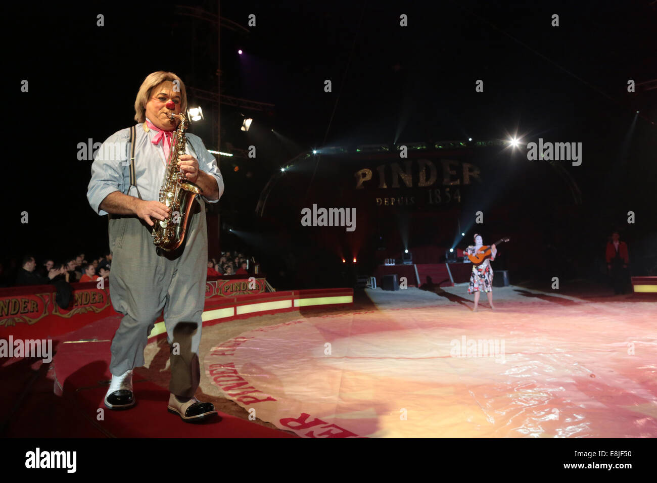 Clown pinder circus hi-res stock photography and images - Alamy