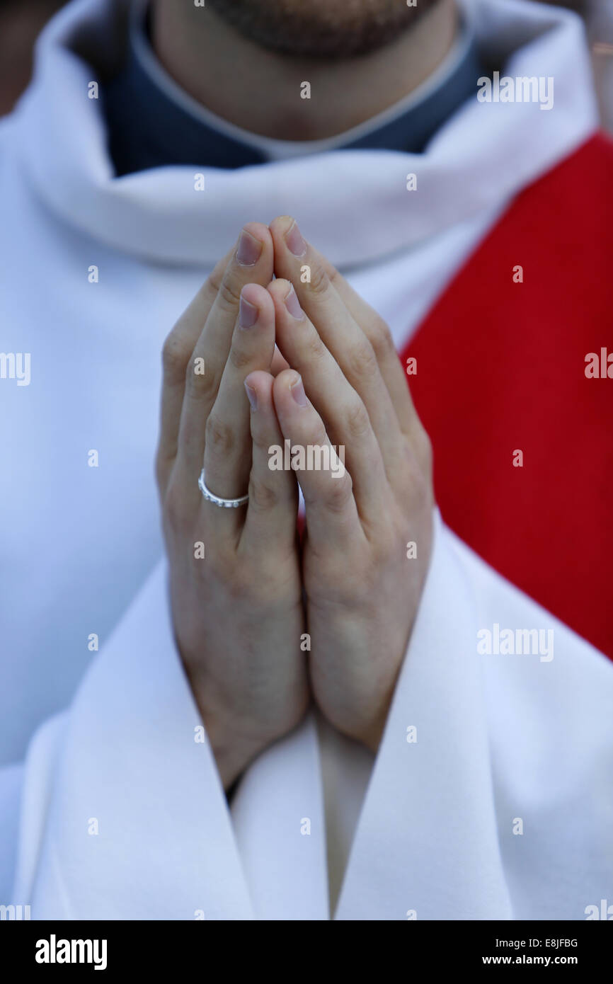 Catholic priests hands hi-res stock photography and images - Alamy