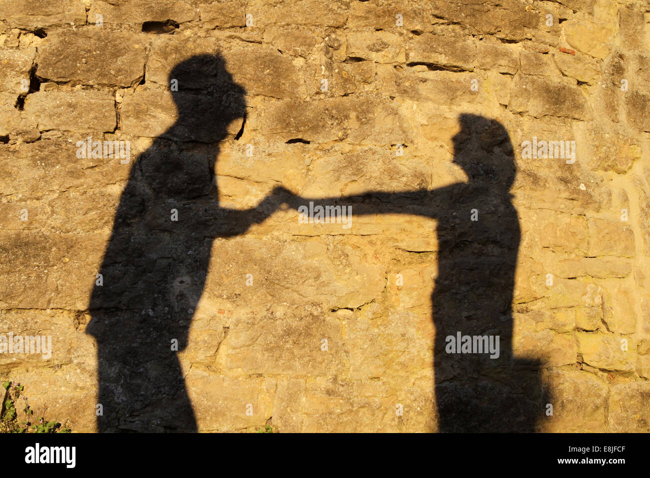 Shadows of a couple on a wall at dusk Stock Photo - Alamy