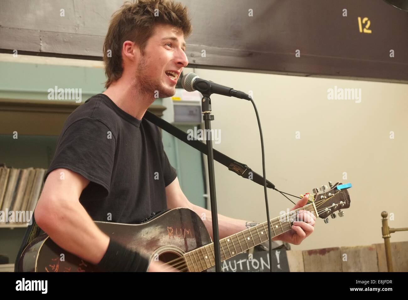 Popular Manchester Folk/Rock (Acoustic) band entertain diners in the ...