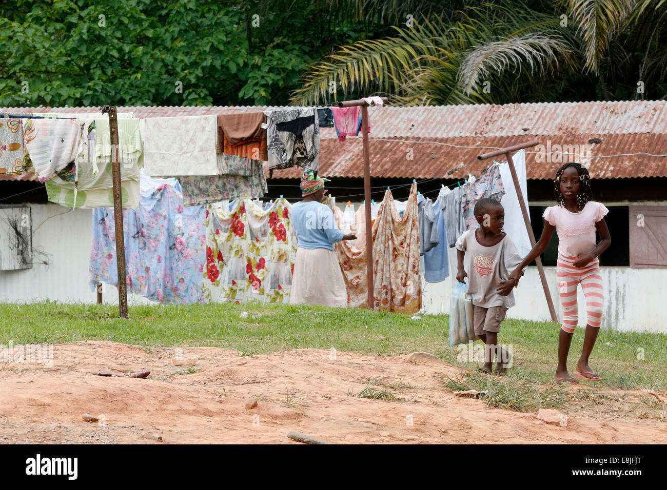 Gabon village hi-res stock photography and images - Alamy