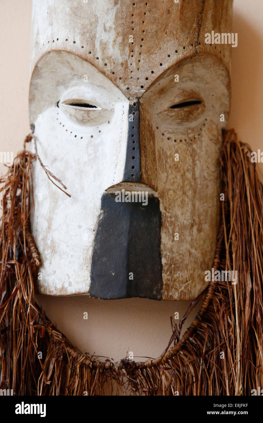 Gabon mask hi-res stock photography and images - Alamy