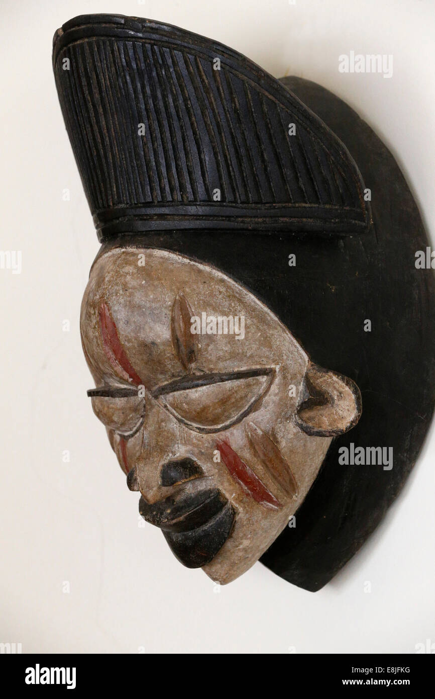 African sculpture hi-res stock photography and images - Alamy