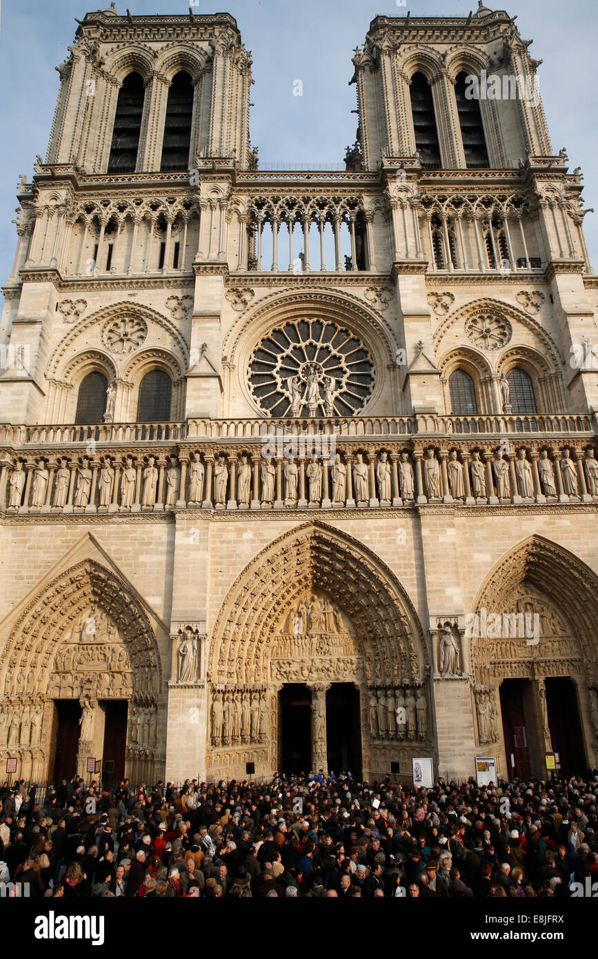 Ringing people hi-res stock photography and images - Alamy