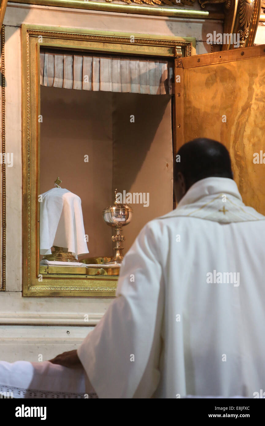 Tabernacle priest hi-res stock photography and images - Alamy