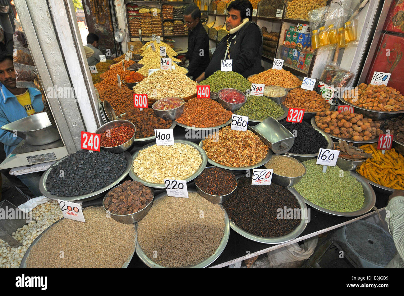 Spice dealer shop hi-res stock photography and images - Alamy