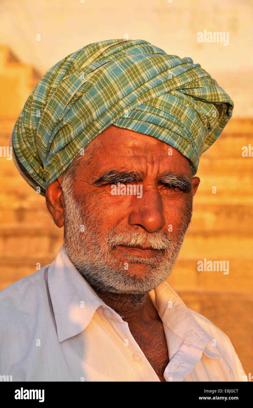 Staring indian man hi-res stock photography and images - Alamy