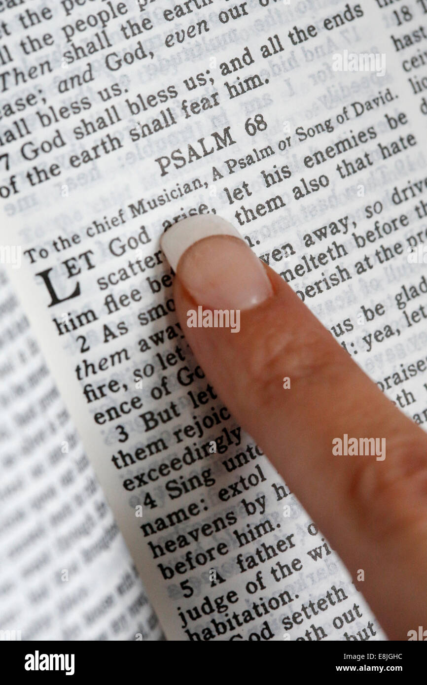 Reading the bible. The psalms Stock Photo - Alamy