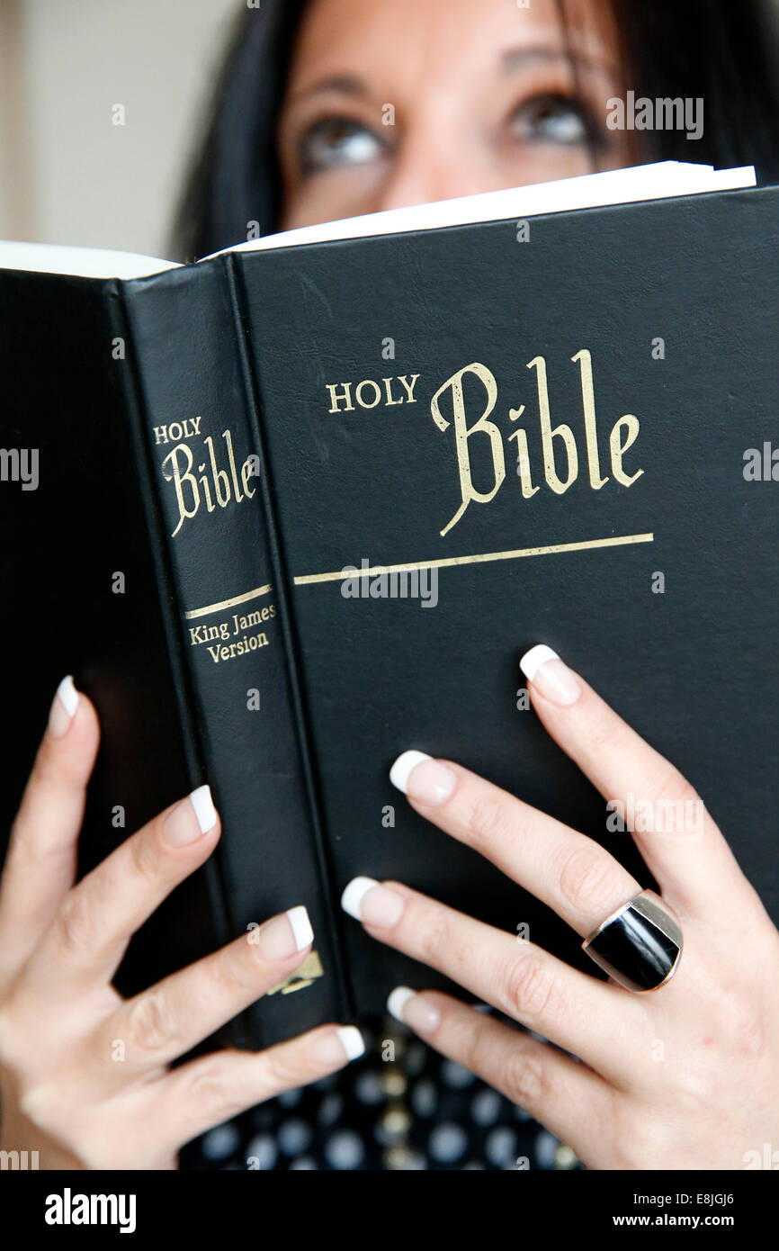 Woman reading the bible Stock Photo - Alamy