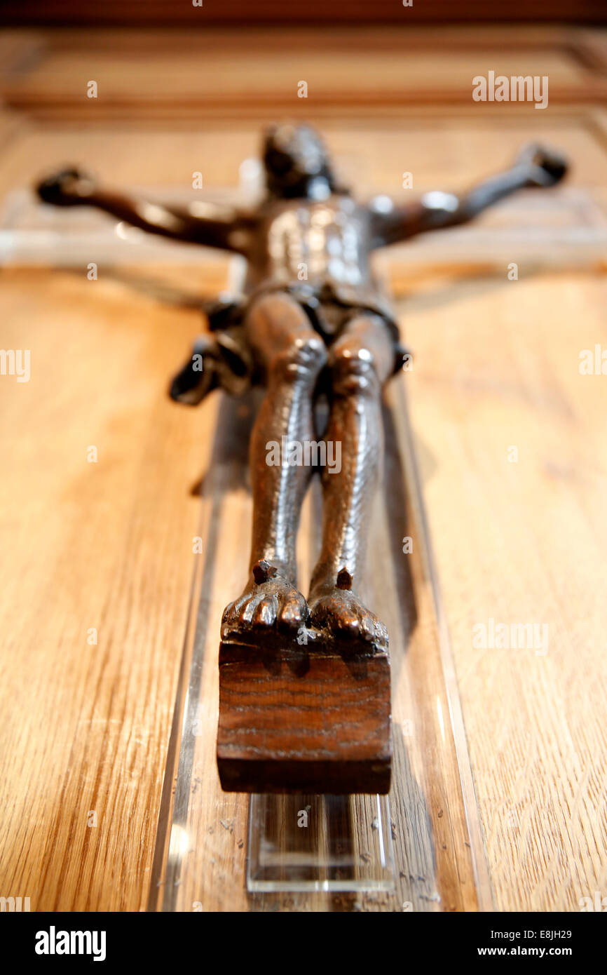 Saint-Denys du Saint-Sacrement church. Crucifix Stock Photo - Alamy