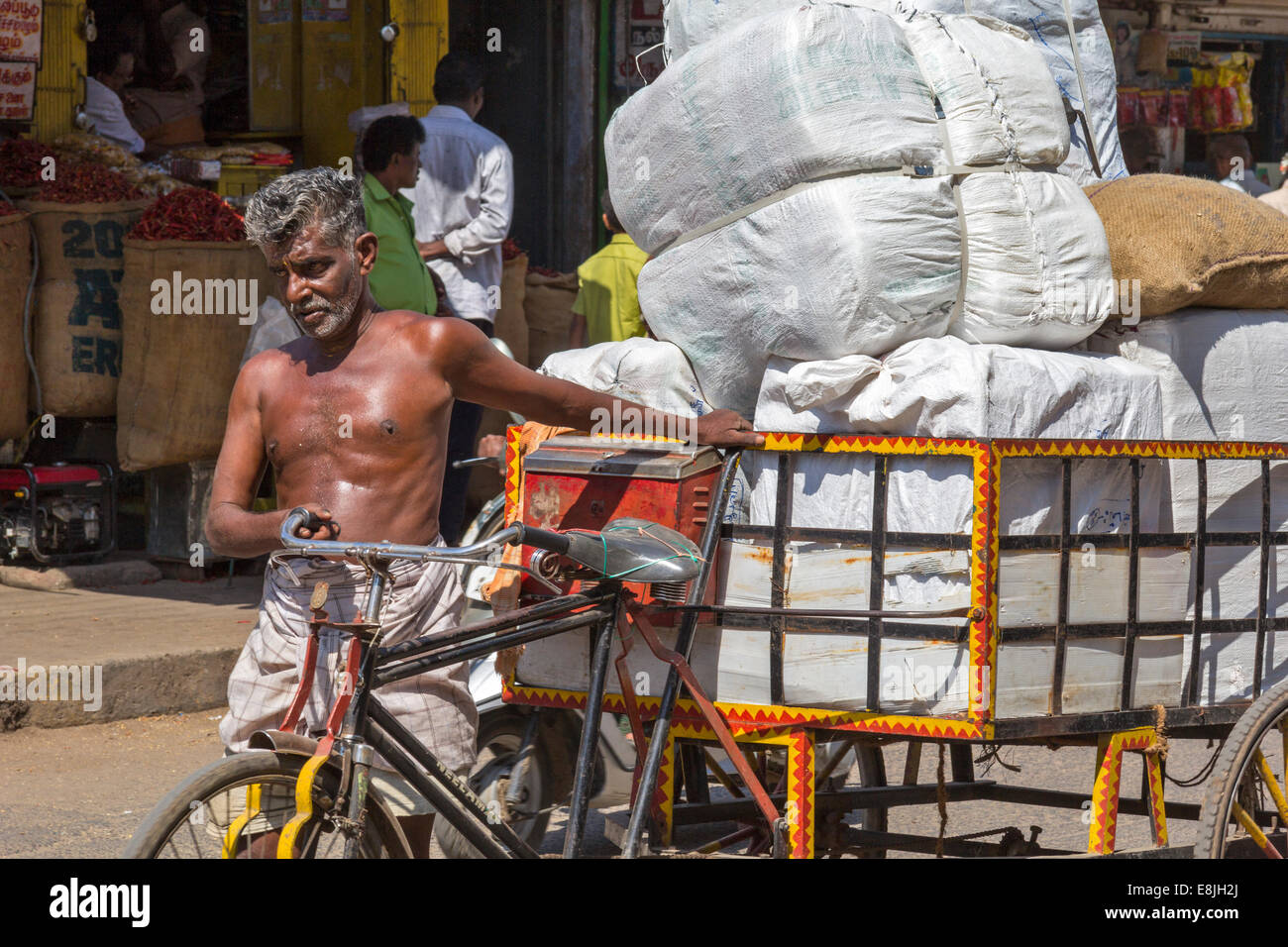 RICKSHAW DRIVER AND HIS BURDEN A VERY HEAVY LOAD INDIA Stock Photo - Alamy