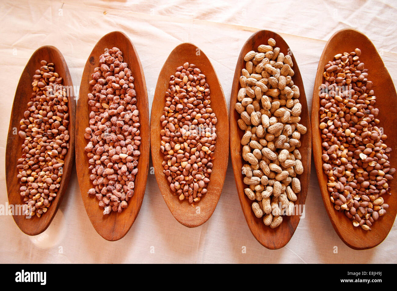 Peanuts senegal hi-res stock photography and images - Alamy