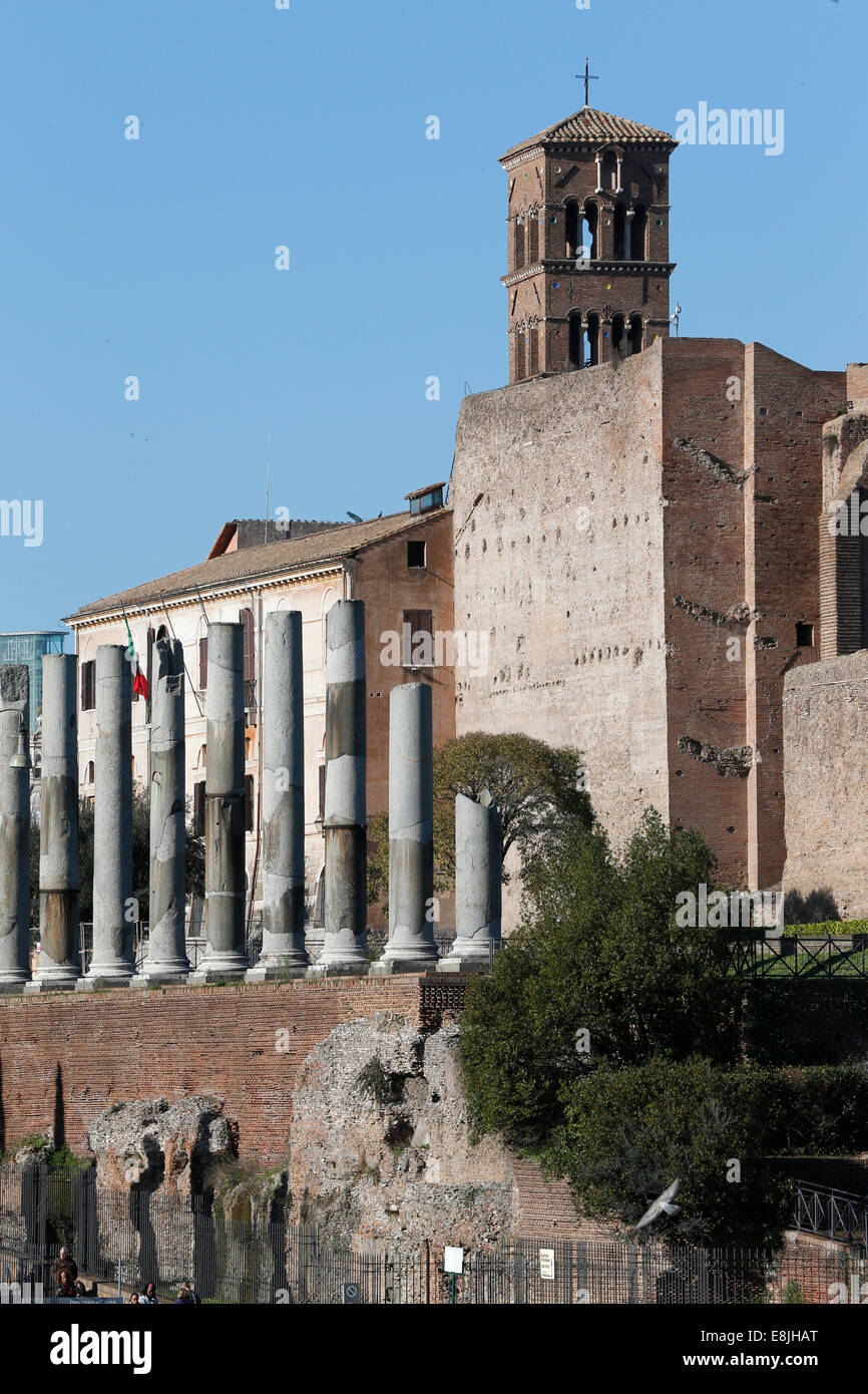 Columns at Via Sacra, Roman Forum Stock Photo - Alamy