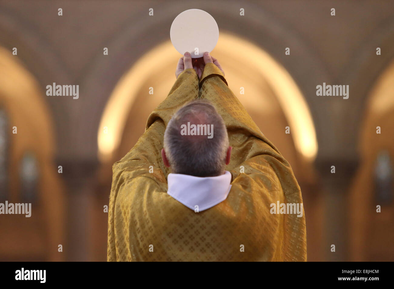 Priest host hi-res stock photography and images - Alamy