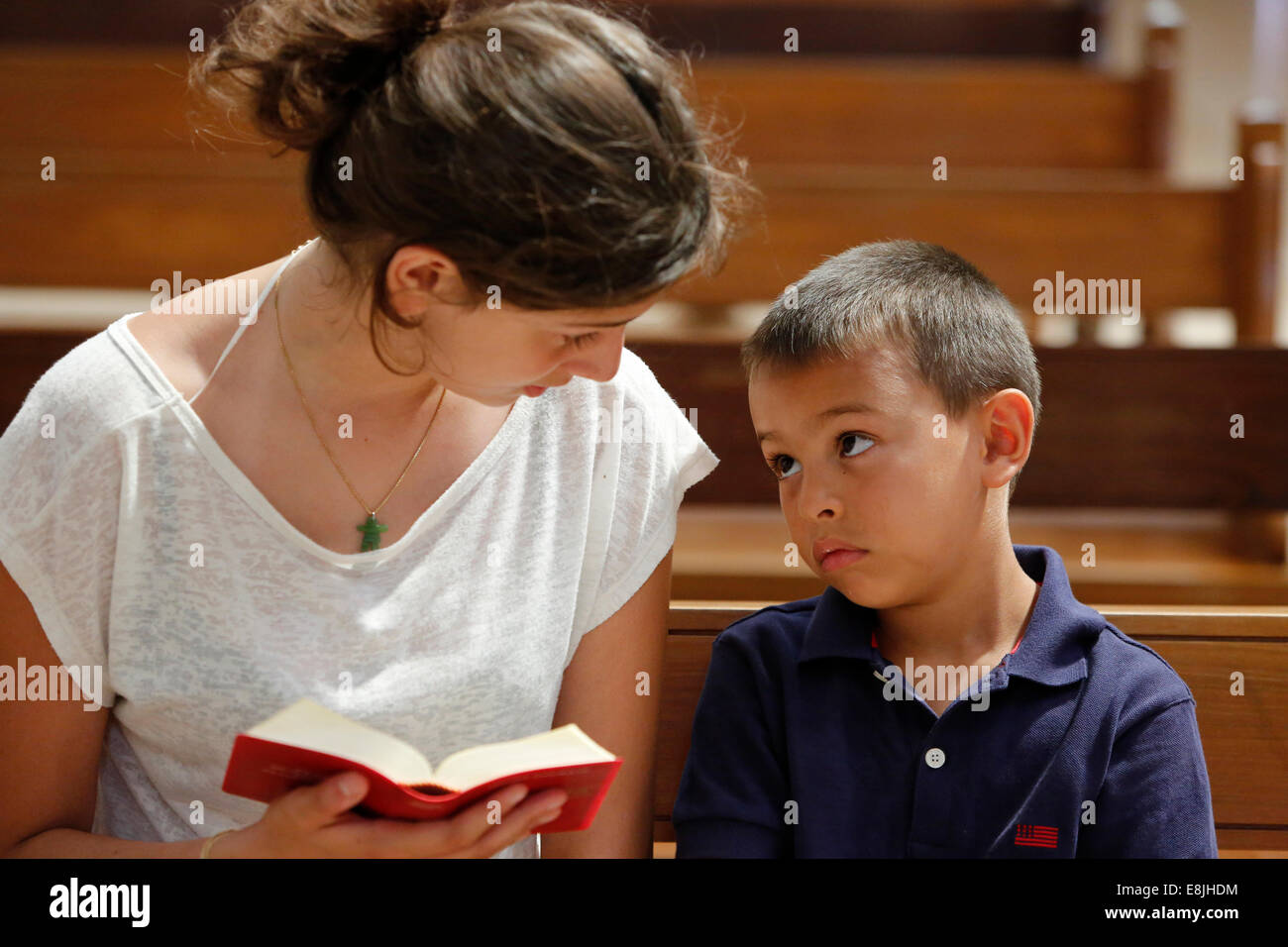 Children reading bible hi-res stock photography and images - Alamy