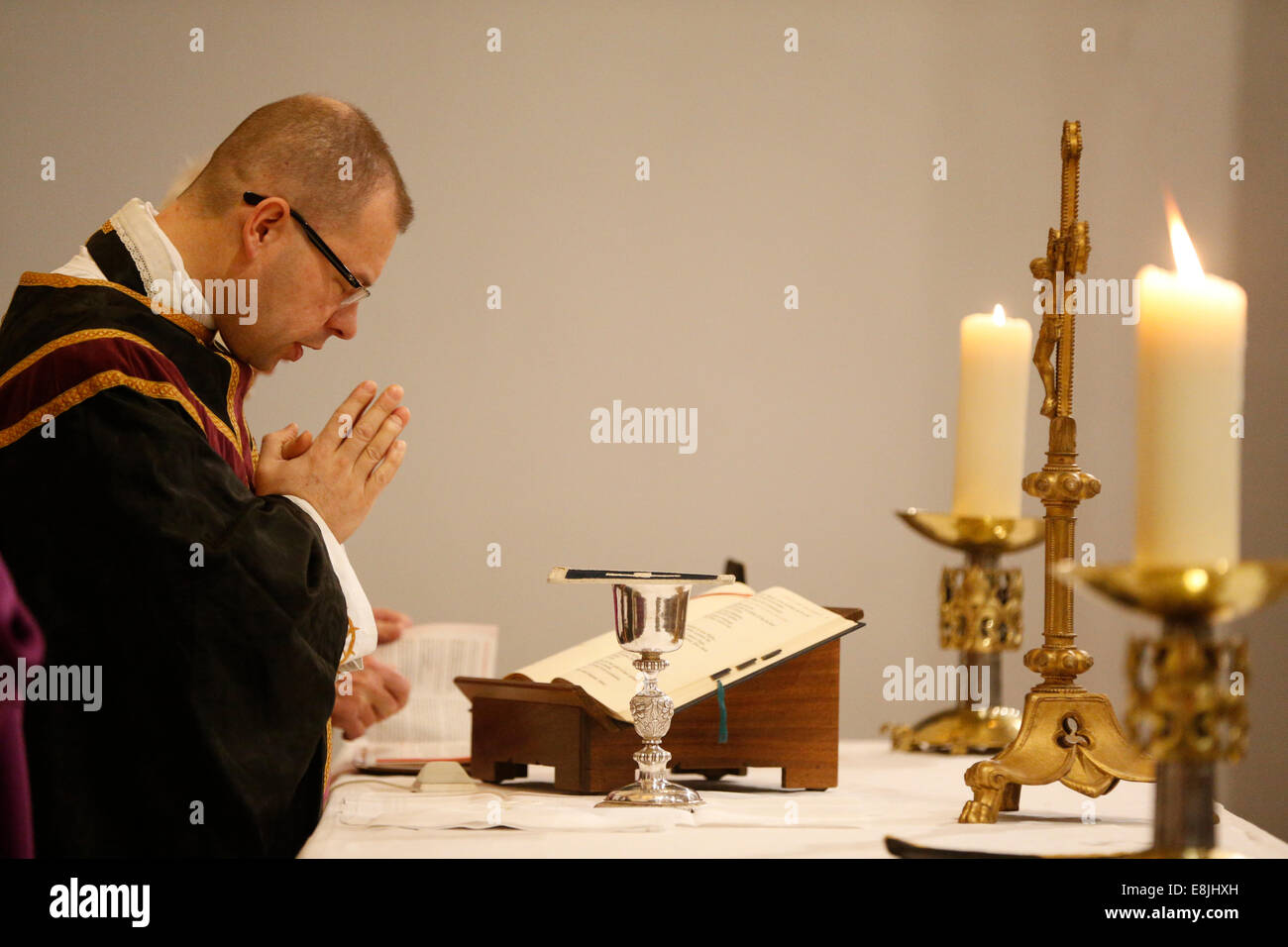 Eucharistic mass hi-res stock photography and images - Alamy