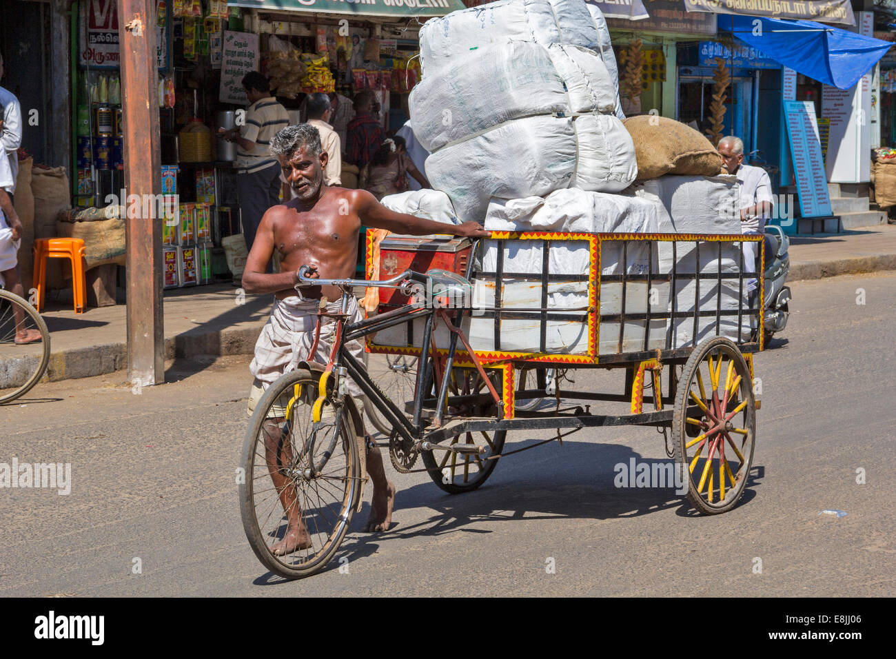 RICKSHAW DRIVER WALKING WITH A LOAD OF MANY HEAVY SACKS IN INDIA Stock ...