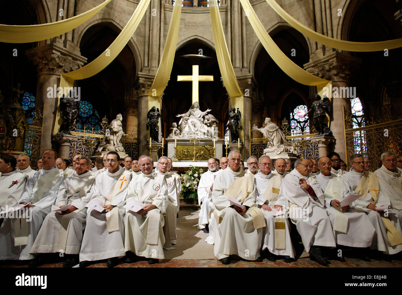 Episcopal priest hi-res stock photography and images - Alamy