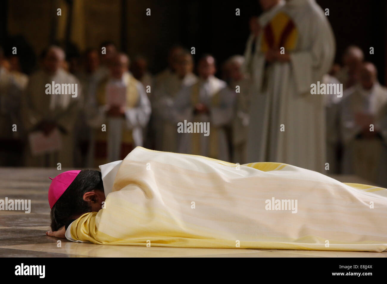 Lying prostrate hi-res stock photography and images - Alamy