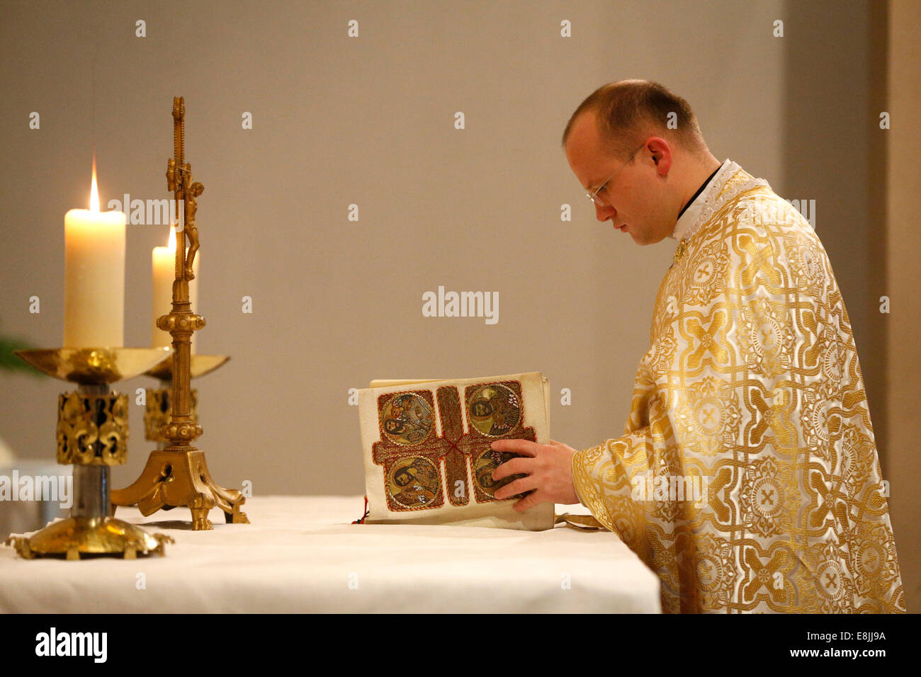 Orthodox mass liturgy hi-res stock photography and images - Alamy