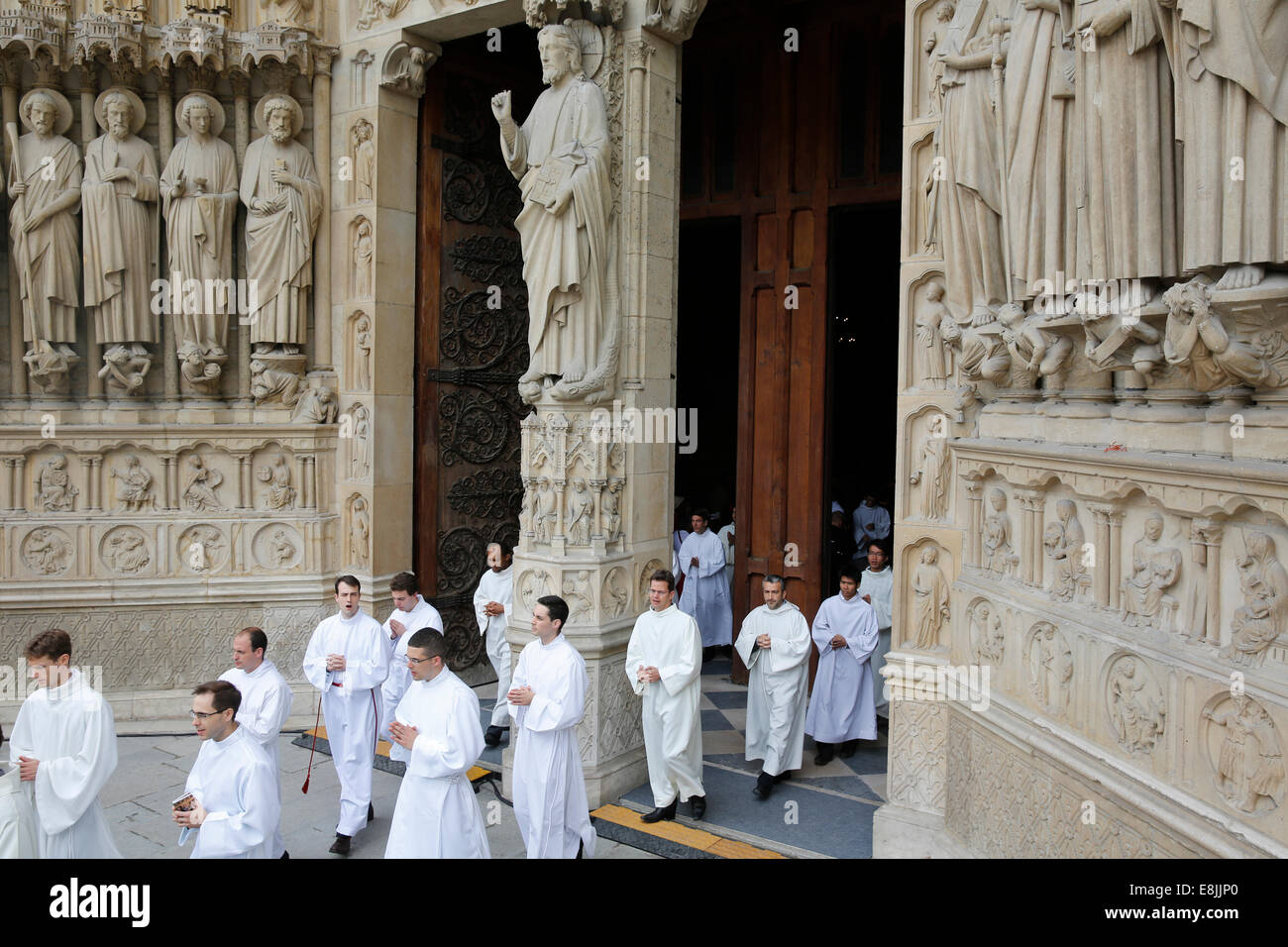 Procession coming out of Notre-Dame de Paris cathedral Stock Photo - Alamy