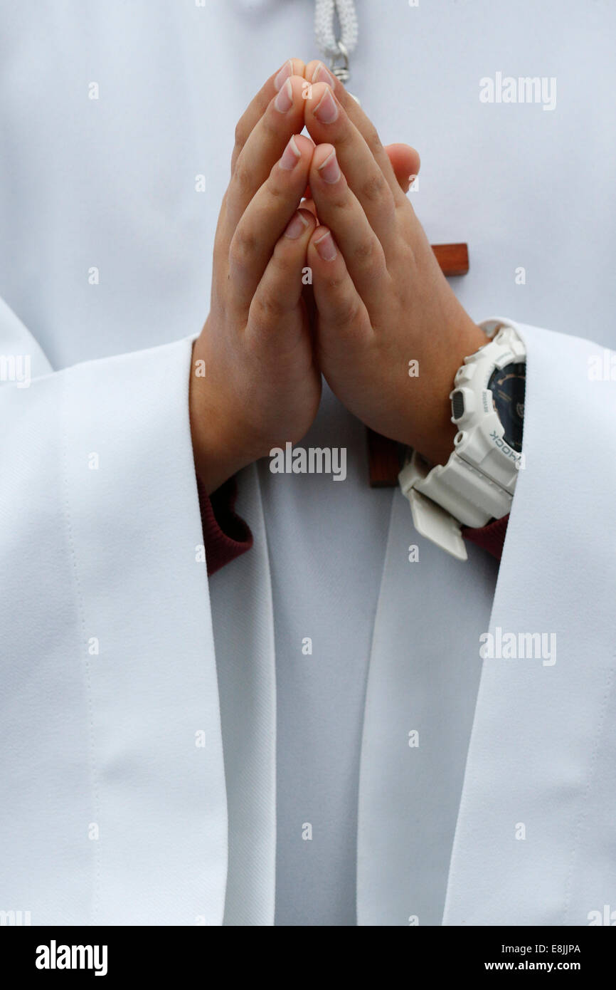 Catholic altar boy Stock Photo - Alamy