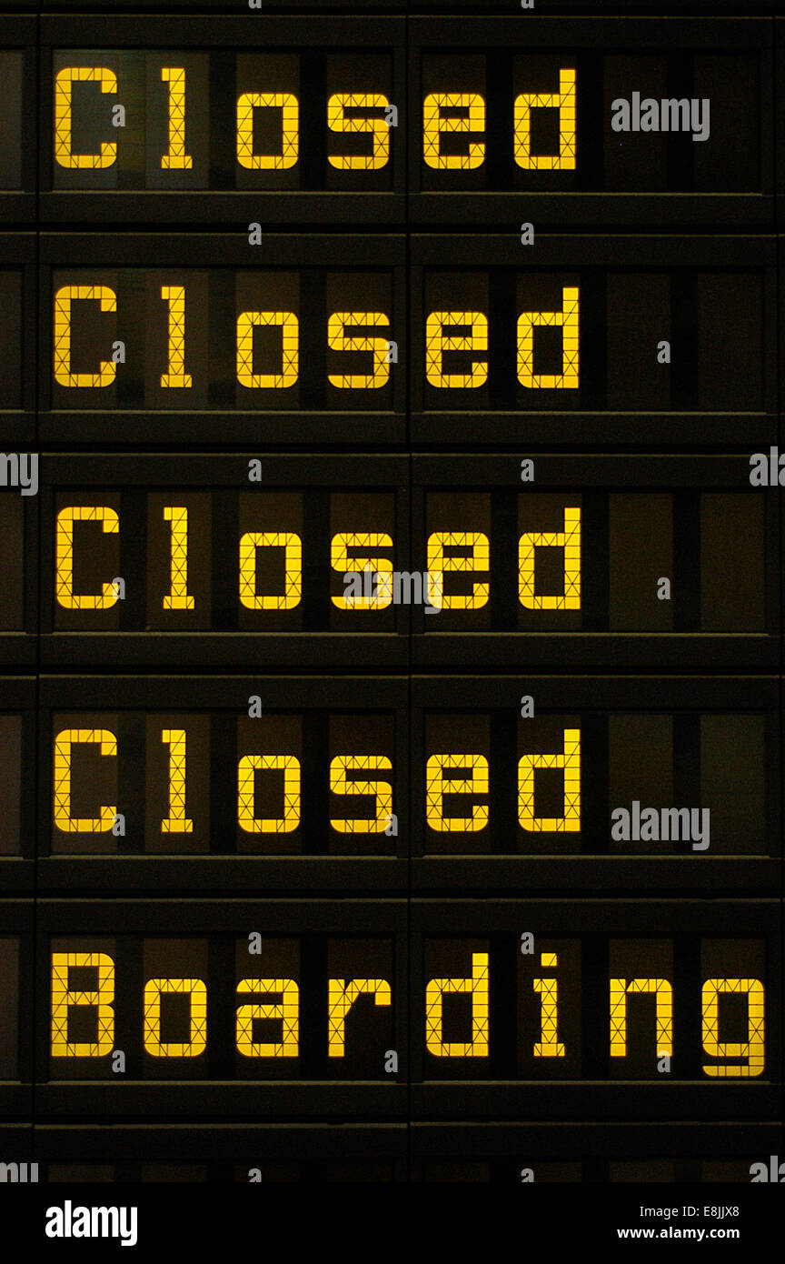 Airport notice board hi-res stock photography and images - Alamy