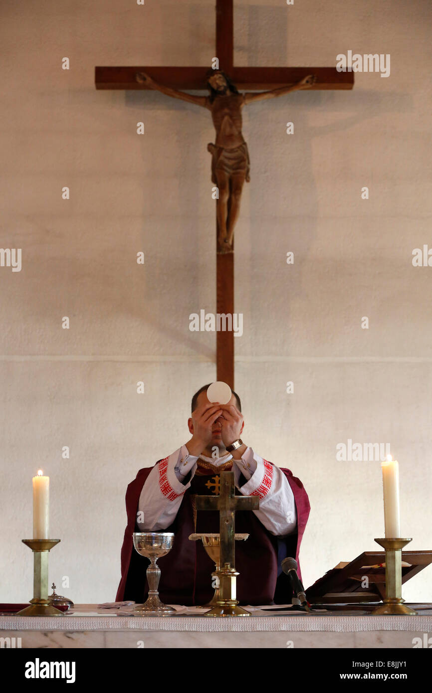 Catholic mass. Eucharist Stock Photo - Alamy