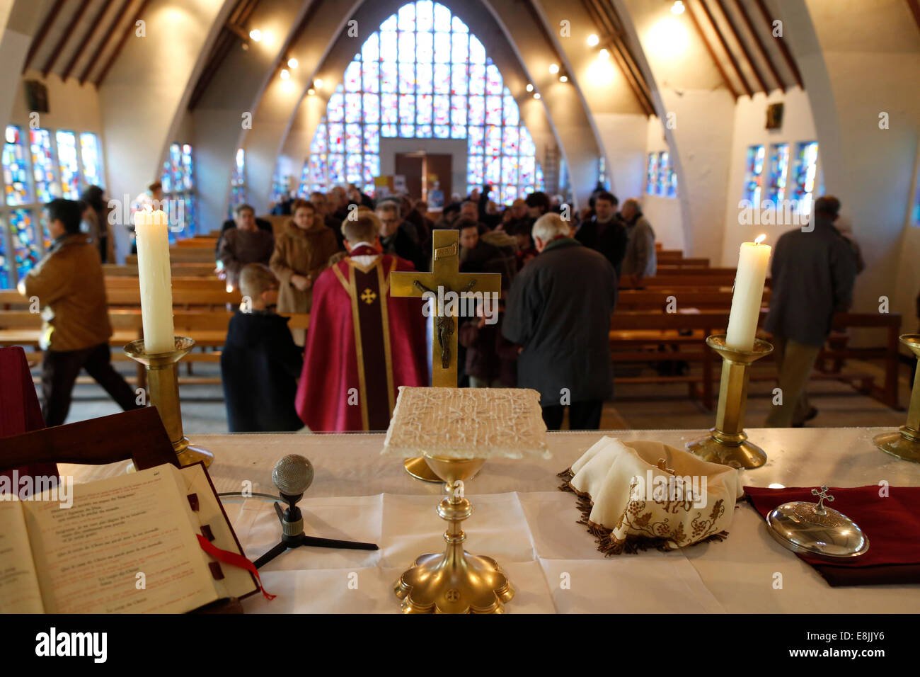 Catholic mass. Communion Stock Photo - Alamy