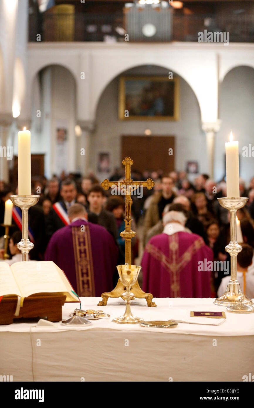 Catholic mass. Communion Stock Photo - Alamy