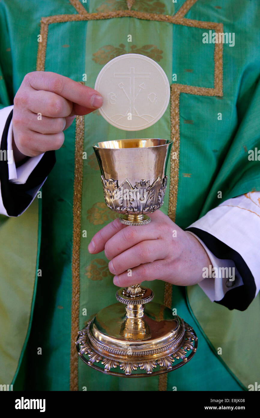 Catholic mass. Celebration of the Eucharist Stock Photo - Alamy