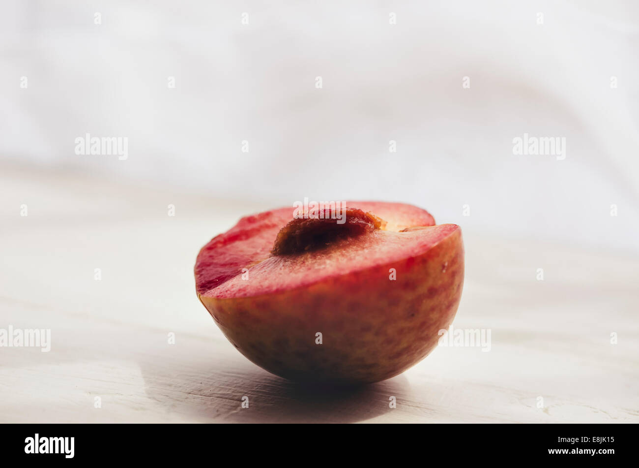 Pluots hi-res stock photography and images - Alamy