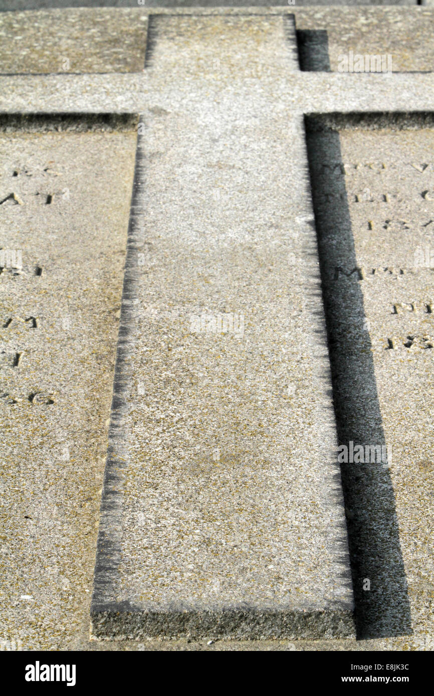 Cross on cemetery hi-res stock photography and images - Alamy