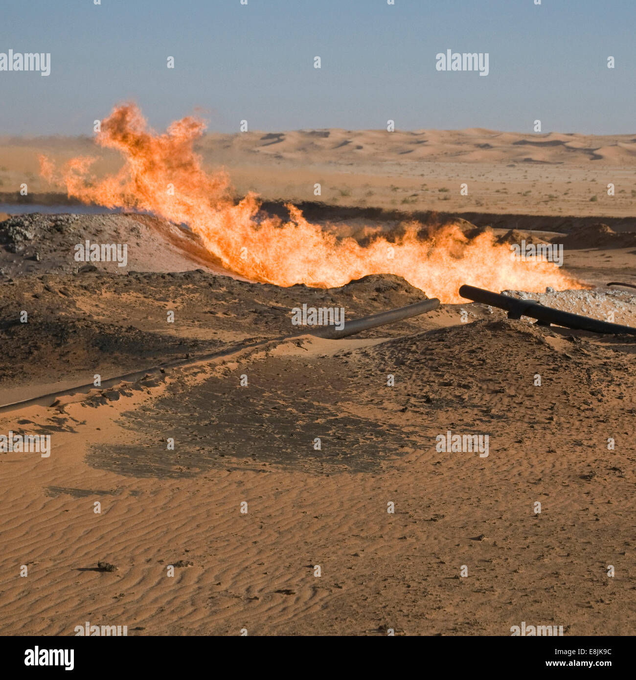 Africa outdoors nobody fire flame hi-res stock photography and images ...