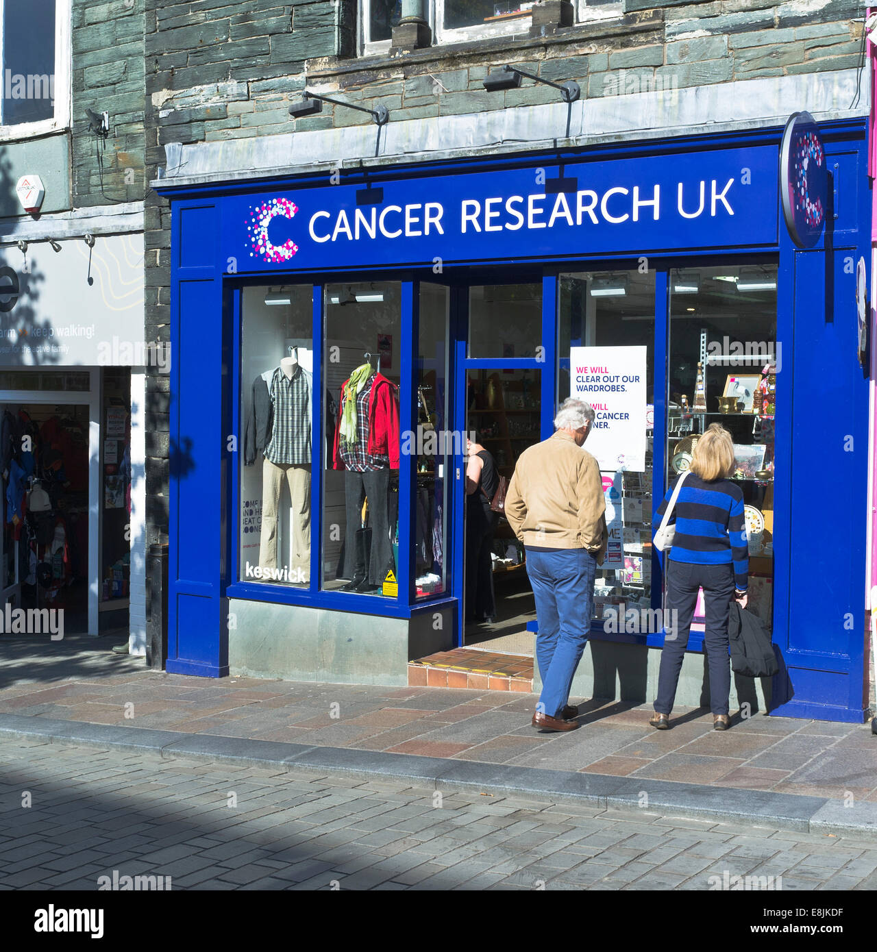 Cancer research shop front hi-res stock photography and images - Alamy