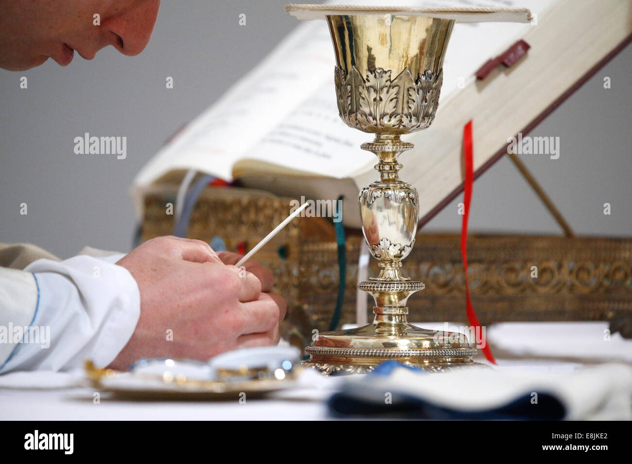 Catholic mass. Eucharist Stock Photo - Alamy