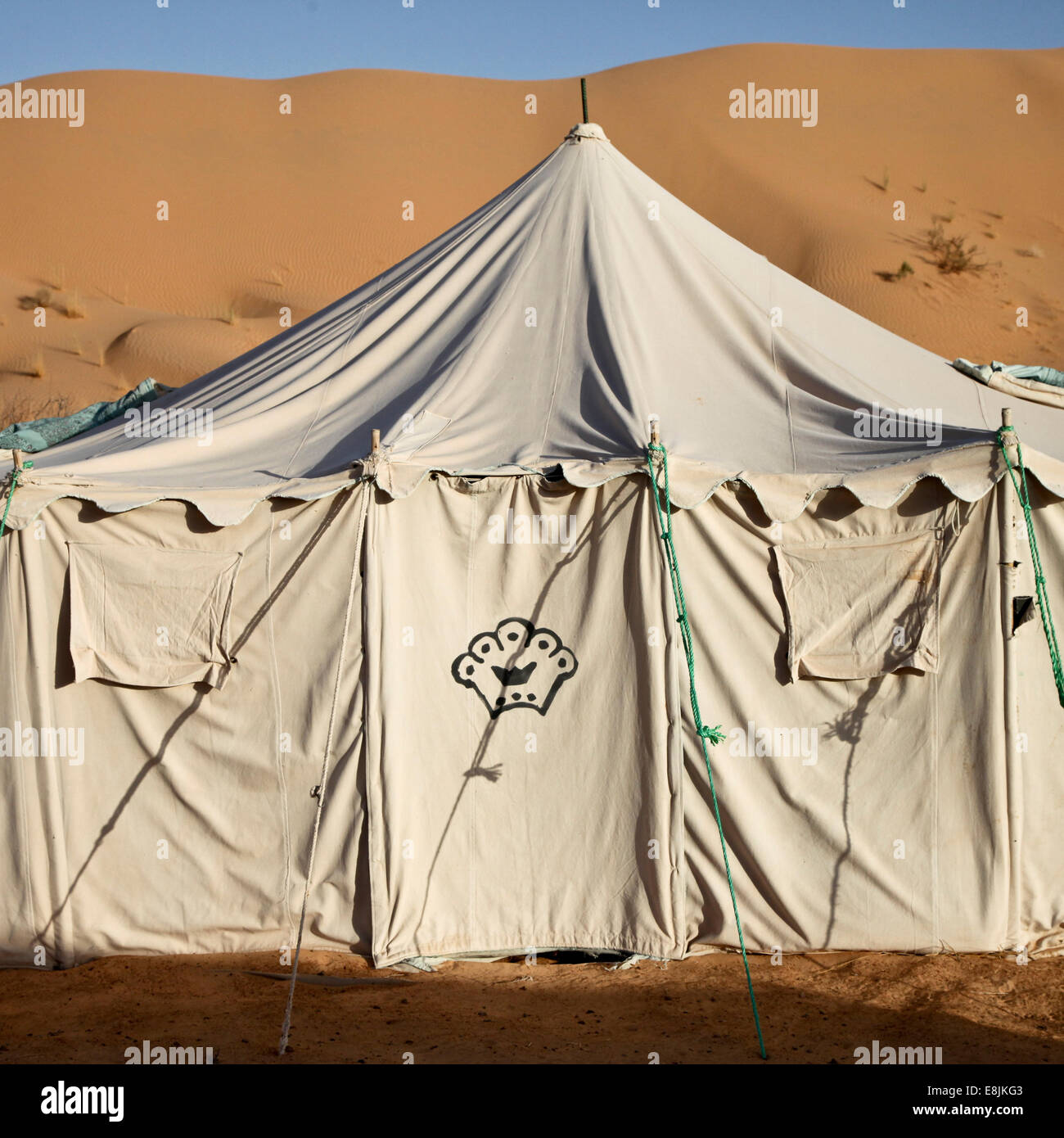 Tent in the Sahara Stock Photo - Alamy