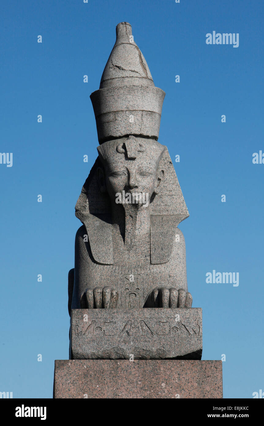 Statue of sphinx hi-res stock photography and images - Alamy