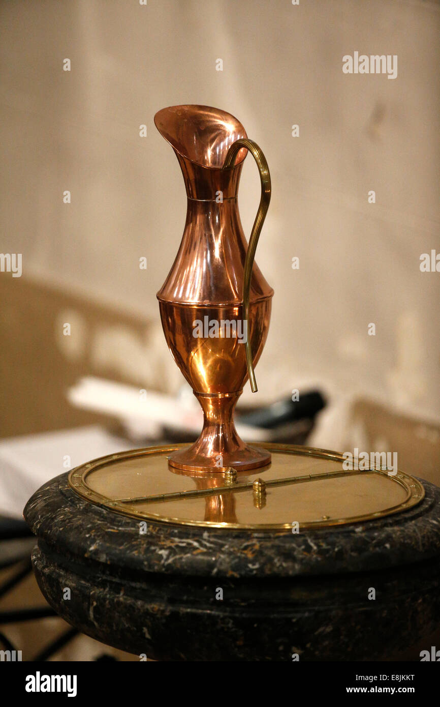 Roman pitcher hi-res stock photography and images - Alamy