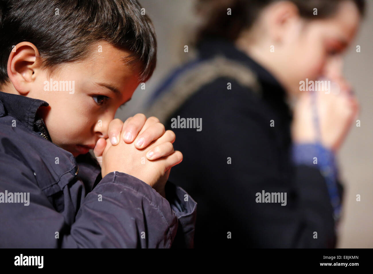 Children praying christian hi-res stock photography and images - Alamy