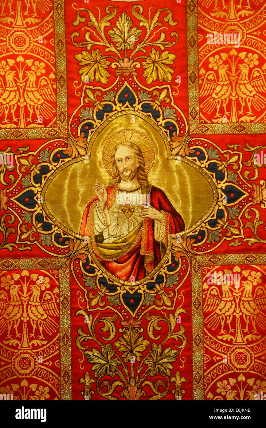 Red liturgical color hi-res stock photography and images - Alamy