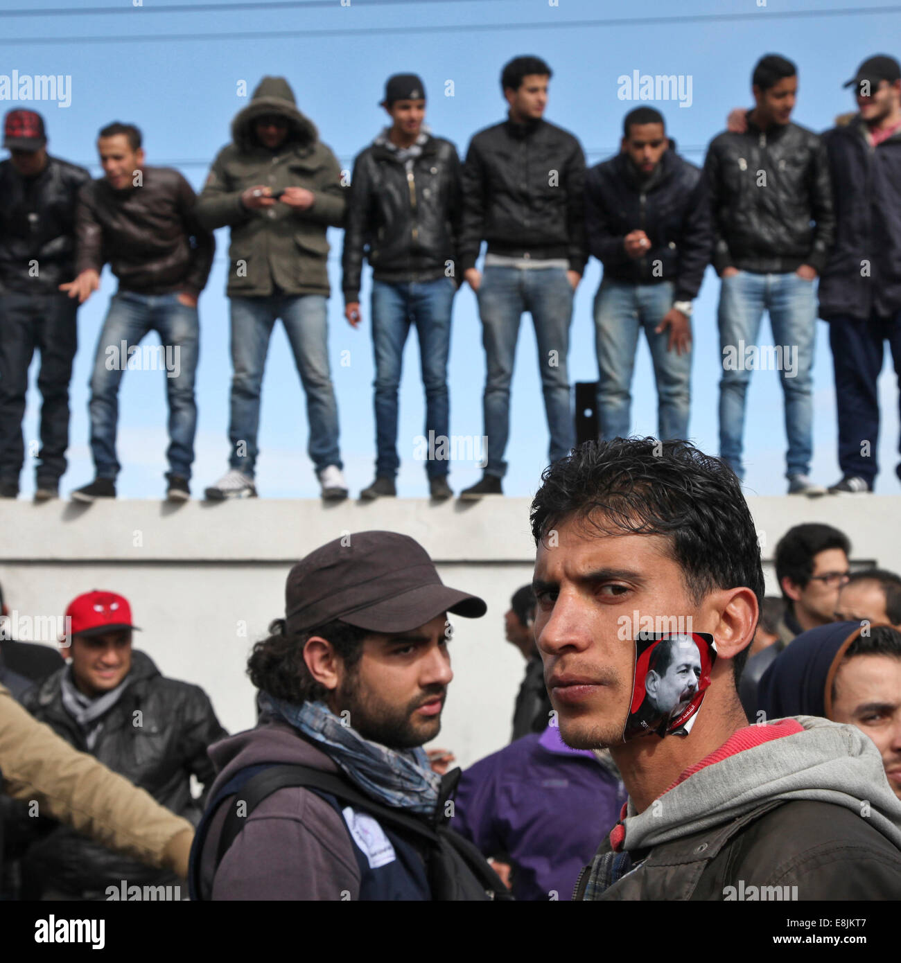 Tunisians attending the funeral of murdered trade-unionist Chokri ...