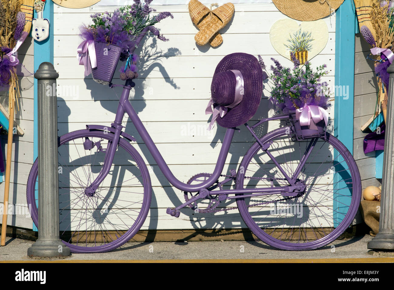 Retro styled old bicycle painted in purple Stock Photo - Alamy
