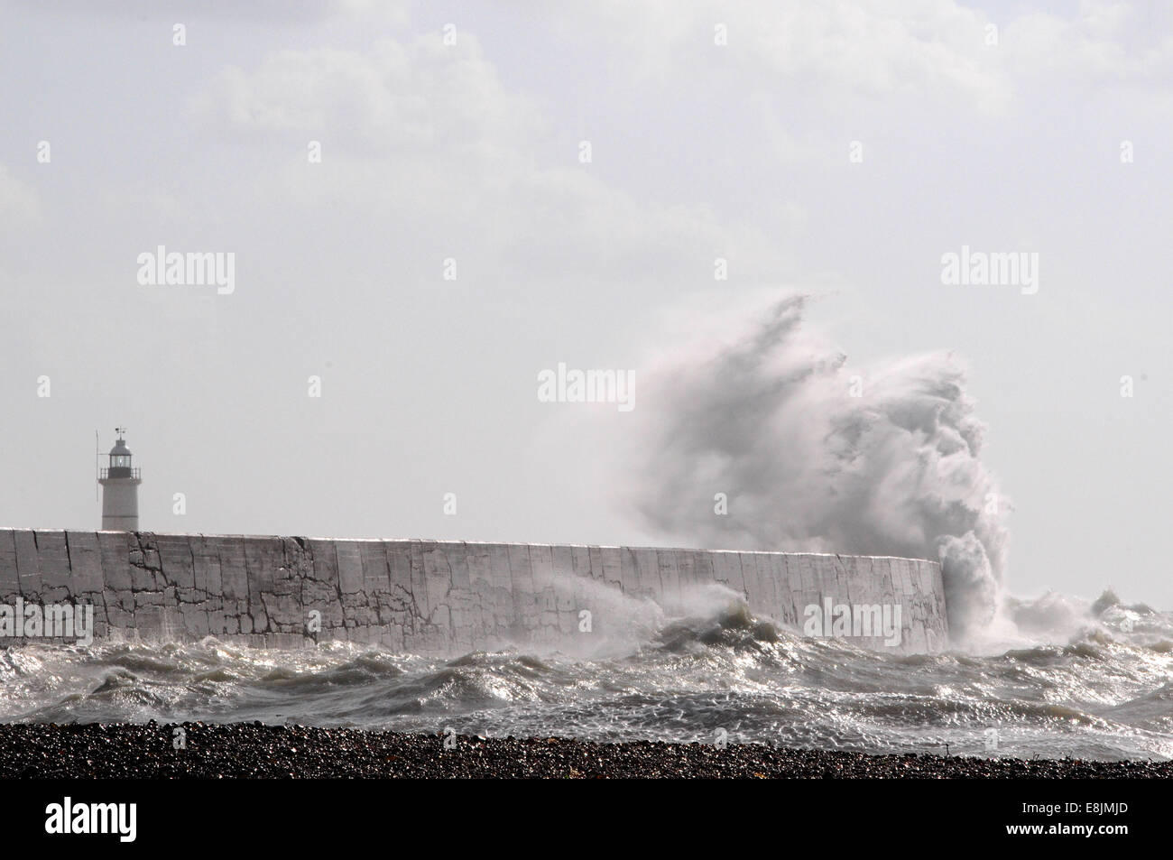 Newhaven, East Sussex, UK. 9th October, 2014. UK weather. Wind ...