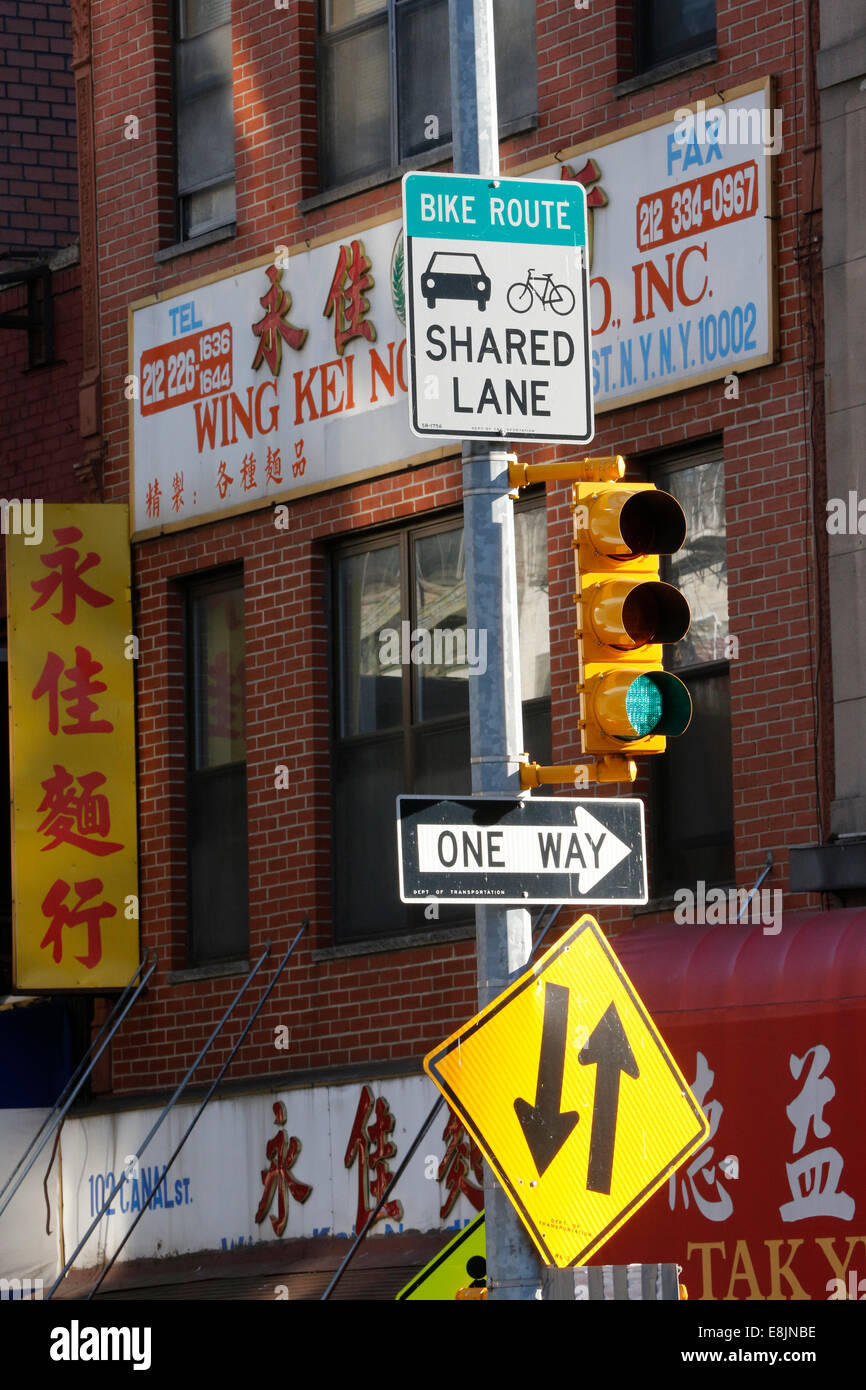 Street signs. Chinatown in Manhattan Stock Photo - Alamy