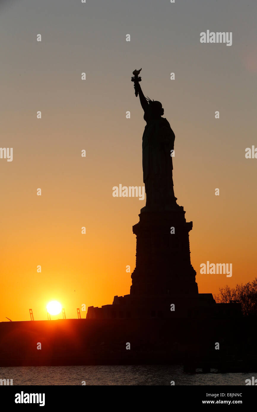 Statue of liberty at sunset Stock Photo - Alamy