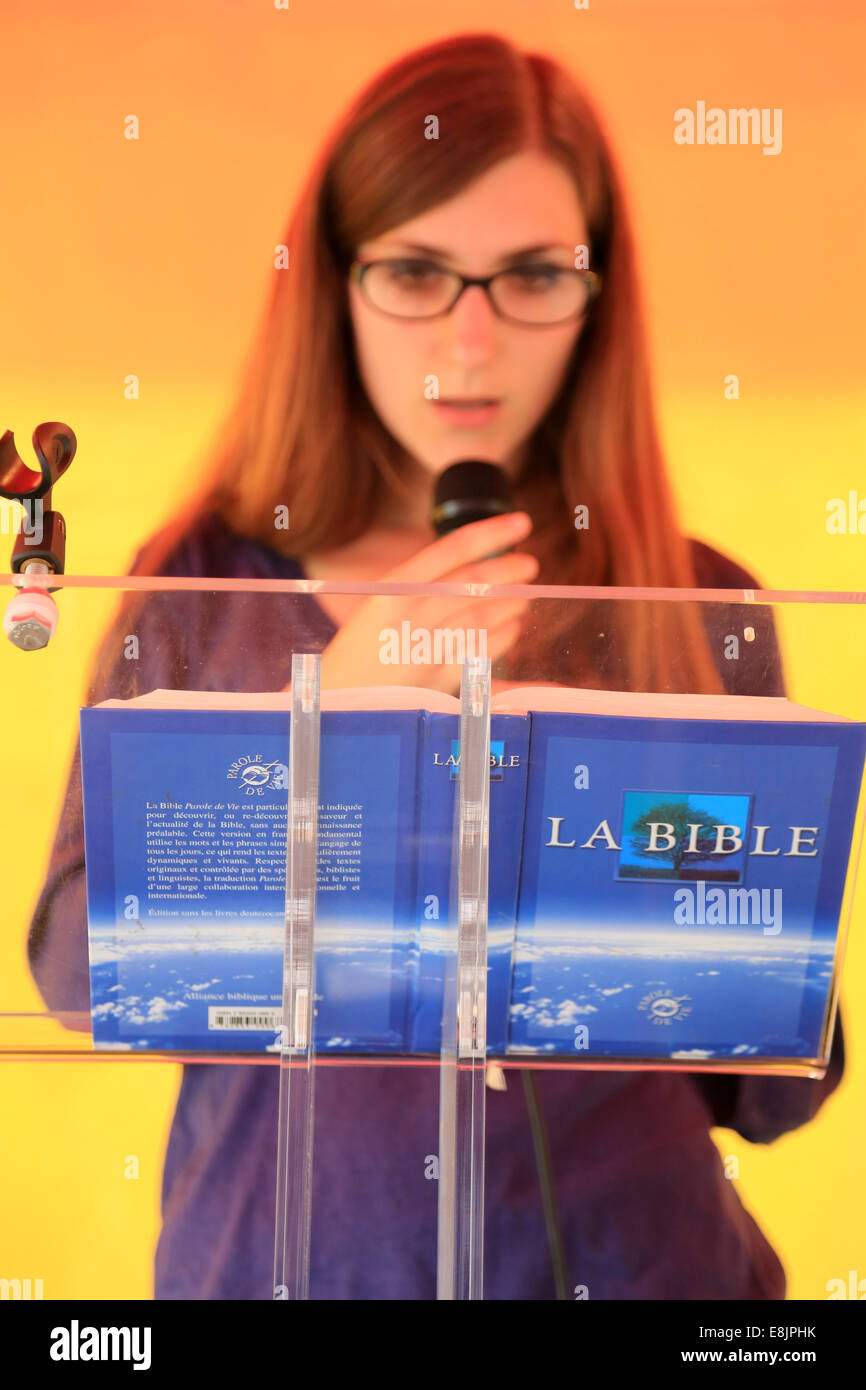 Bible reading marathon at a protestant gathering Stock Photo - Alamy