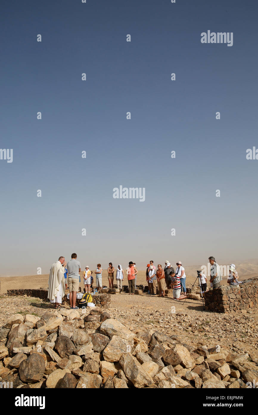 Pilgrimage in Holy Land. Catholic mass in Judean desert Stock Photo - Alamy