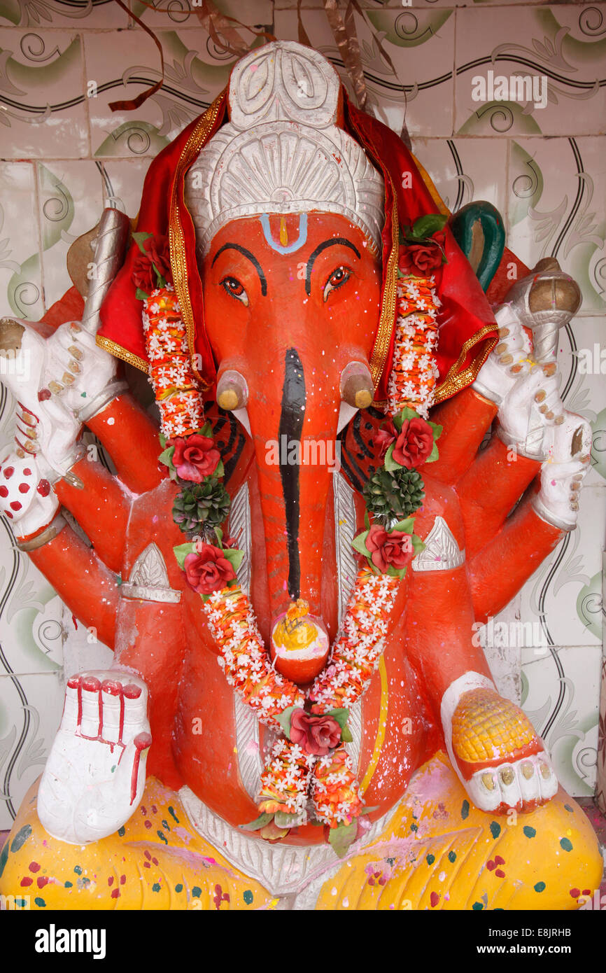 Statue of Hindu god Ganesh Stock Photo - Alamy