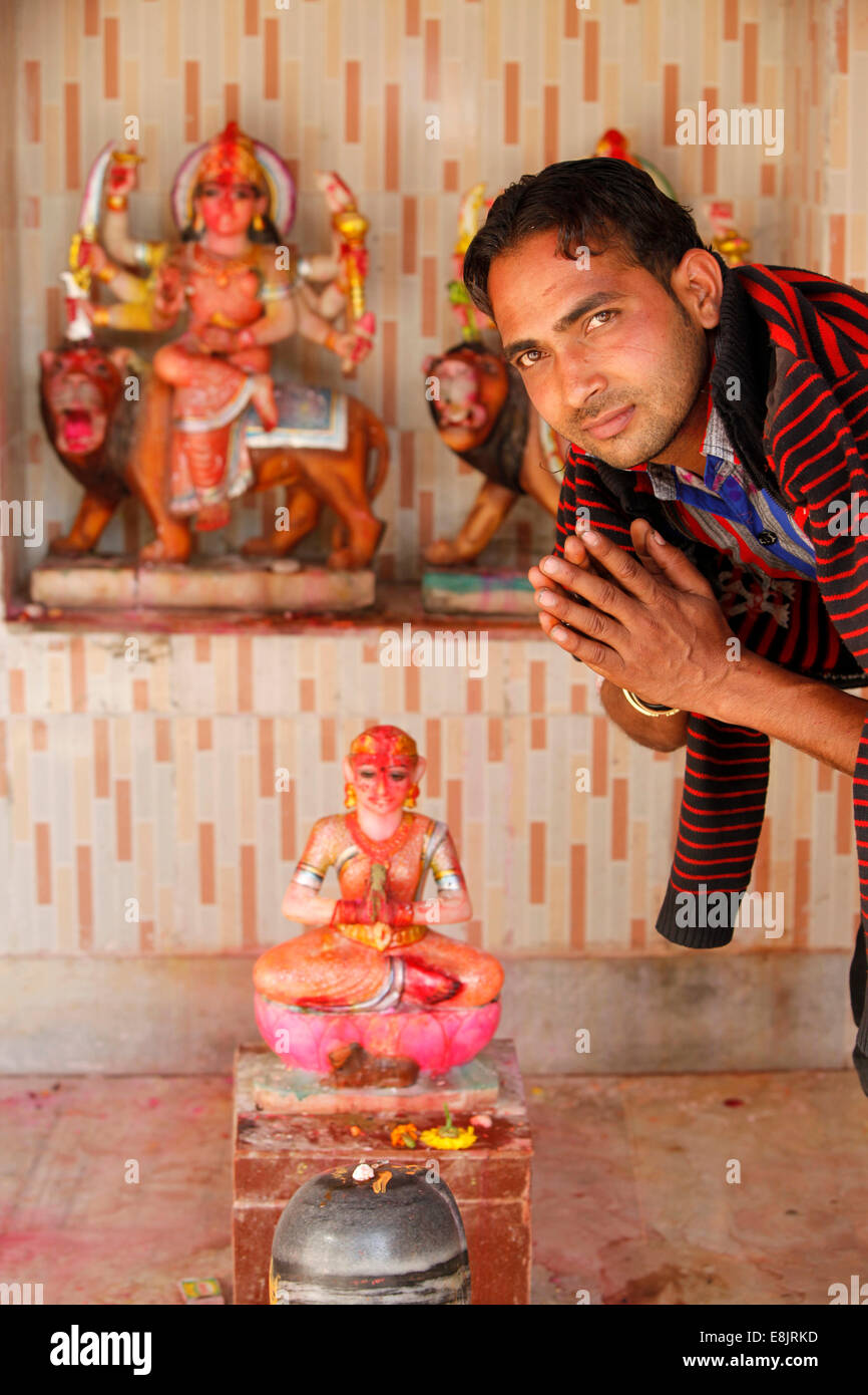 Young hindu praying in temple hi-res stock photography and images - Alamy